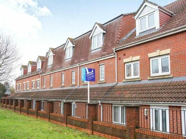 2 Bedroom Maisonette For Sale In Hamble