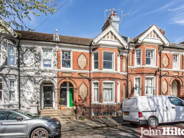2 bedroom maisonette for sale in Hartington Road, Brighton, BN2