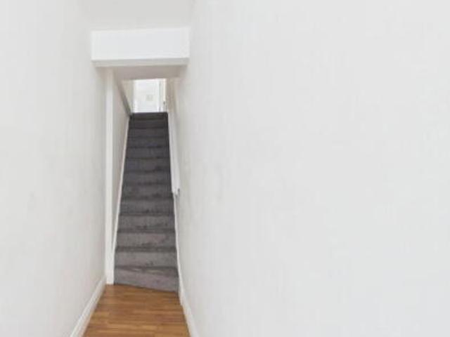 2 bedroom maisonette for sale in Harwoods Road, Watford, WD18 7RB, WD18