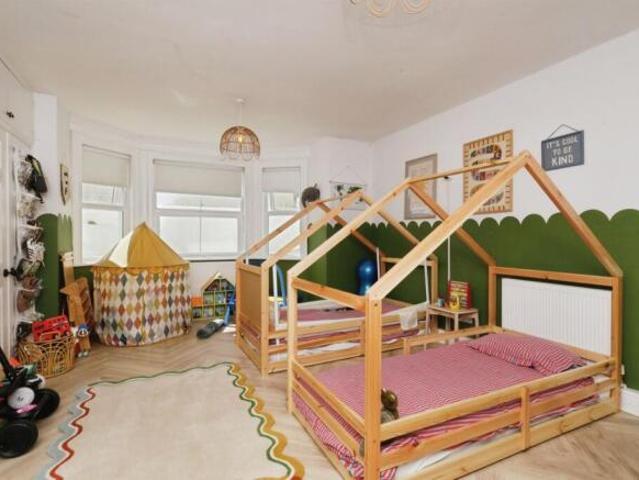 2 bedroom maisonette for sale in Hardwick Road, Eastbourne, BN21