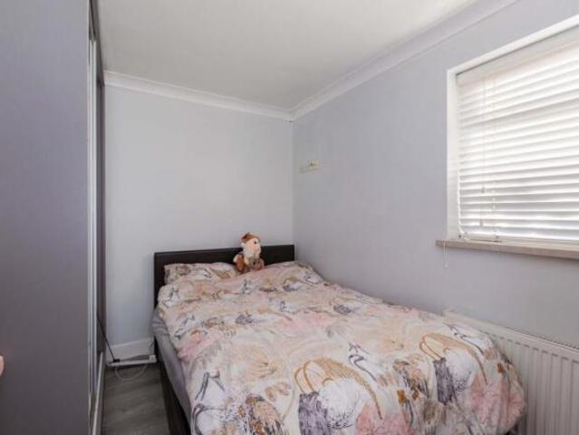 2 bedroom maisonette for sale in Harrogate Court, Langley, SL3