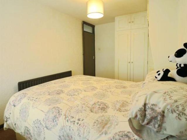 2 bedroom maisonette for sale in Harrogate Court, Langley, SL3