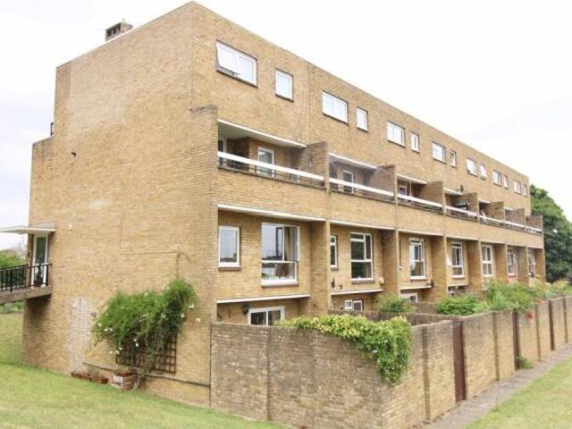 2 bedroom maisonette for sale in Hayesford Park Drive, Bromley, BR2