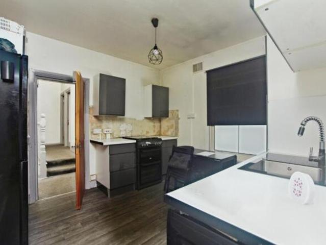 2 bedroom maisonette for sale in Henderson Road, Croydon, CR0