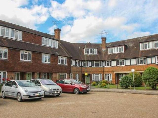 2 Bedroom Maisonette For Sale In Hinchley Wood