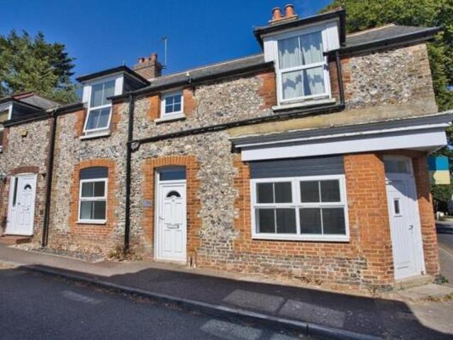 2 bedroom maisonette for sale in High Street, St. Margarets at Cliffe, Dover, Kent, CT15