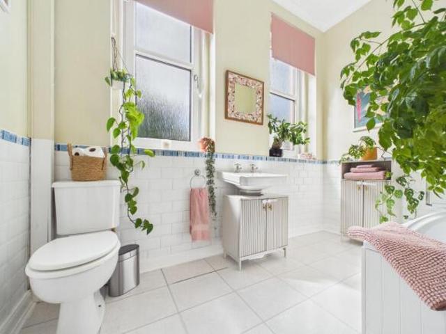 2 bedroom maisonette for sale in Hillfoot Avenue, Rutherglen, South Lanarkshire, G73
