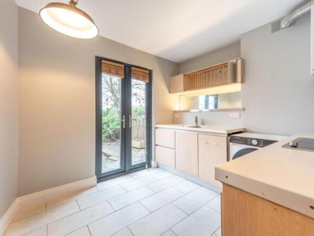 2 bedroom maisonette for sale in Hillside, Harlesden, London, NW10