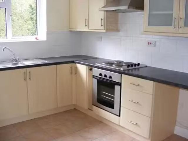 2 Bedroom Maisonette For Sale In Hillview Road, Hythe, Southam.