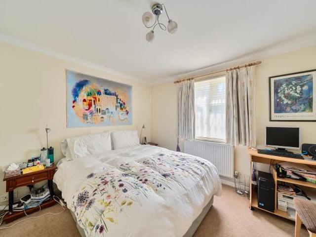 2 bedroom maisonette for sale in Holden Road, London, N12