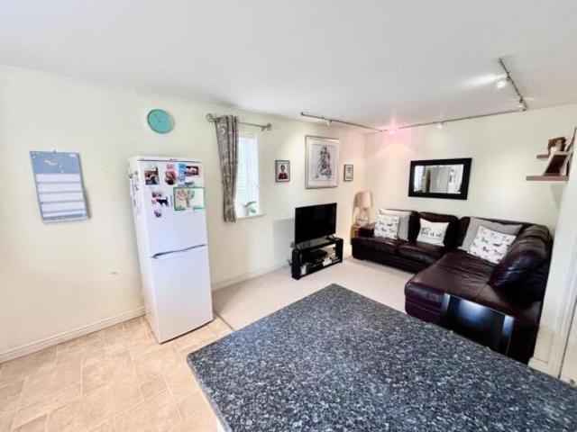 2 bedroom maisonette for sale in Hopton Grove, Newport Pagnell, MK16