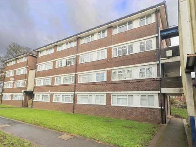 2 bedroom maisonette for sale in Hornbill Close Uxbridge UB8