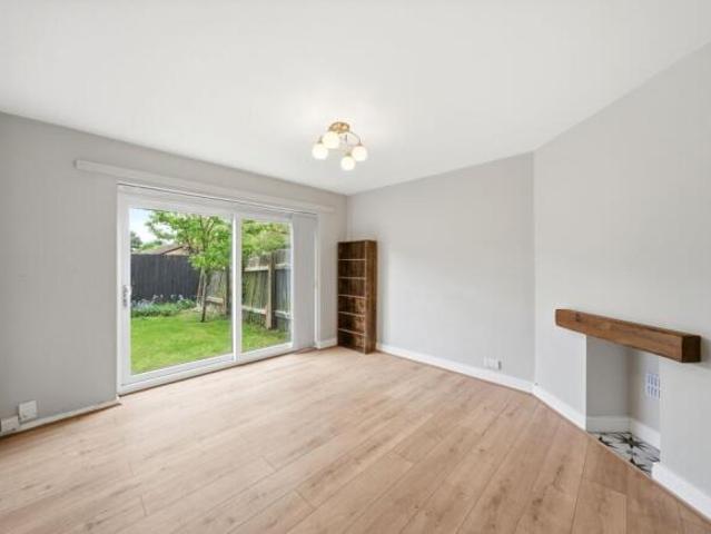 2 bedroom maisonette for sale in Howard Close, Cambridge, CB5