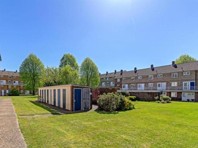 2 bedroom maisonette for sale in Hughenden Road, St Albans, AL4