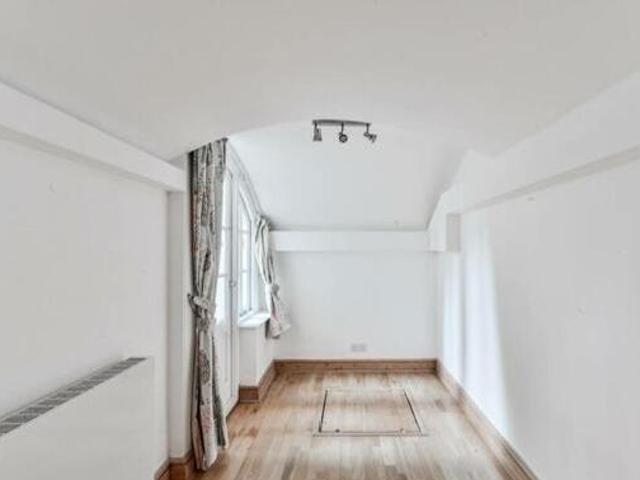 2 Bedroom Maisonette For Sale In Islington, London