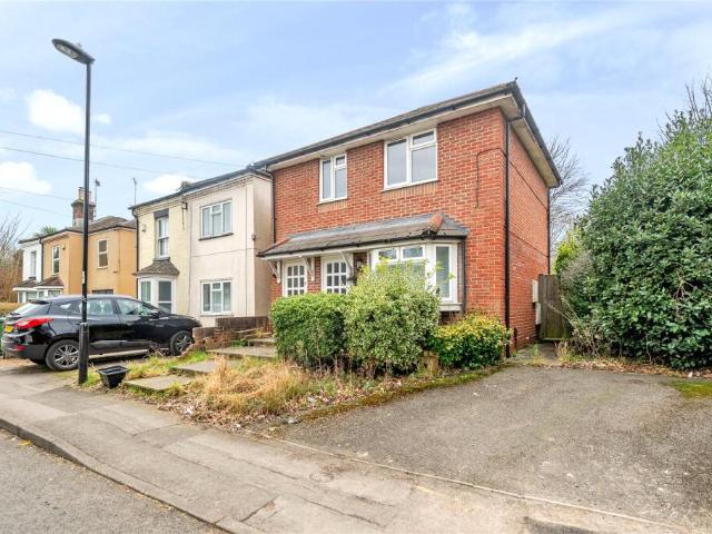 2 bedroom maisonette for sale in Kent Road, Southampton, Hampshire, SO17