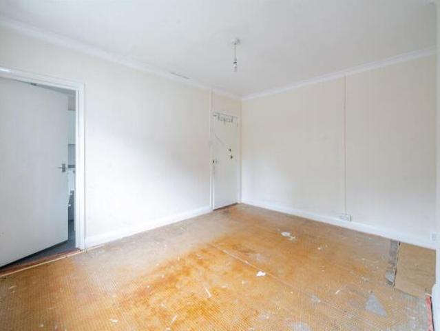 2 bedroom maisonette for sale in Kenton Gardens, St. Albans, AL1
