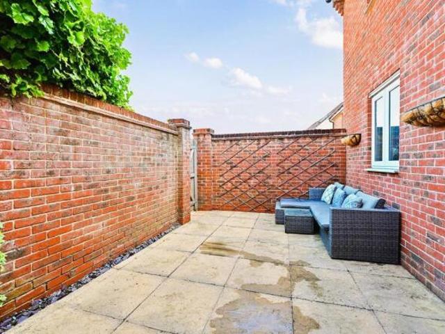 2 bedroom maisonette for sale in Kew Close, Basingstoke, RG24