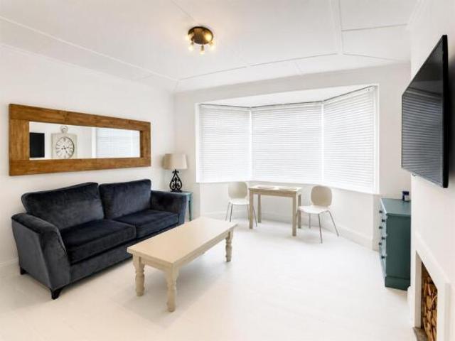 2 bedroom maisonette for sale in Kings Chase, Brentwood, CM14