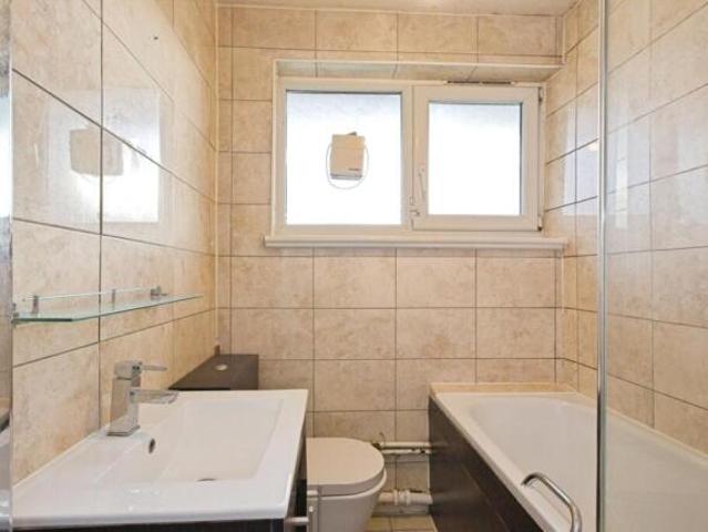 2 bedroom maisonette for sale in Kingsman Street, London, SE18