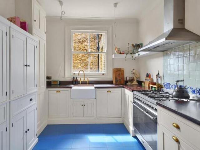 2 bedroom maisonette for sale in Kirkdale, Sydenham, London, SE26