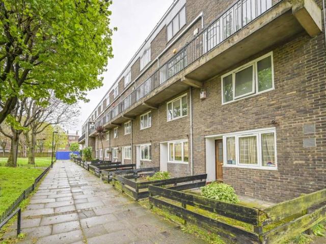 2 Bedroom Maisonette for Sale in Landon Walk, E14