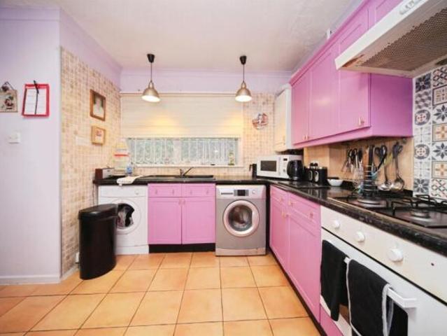 2 bedroom maisonette for sale in Lawn Gardens, LUTON, LU1