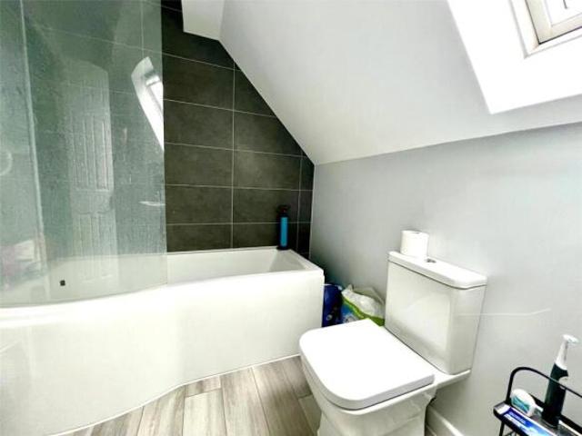 2 bedroom maisonette for sale in Lawrence Close, Guildford, Surrey, GU4