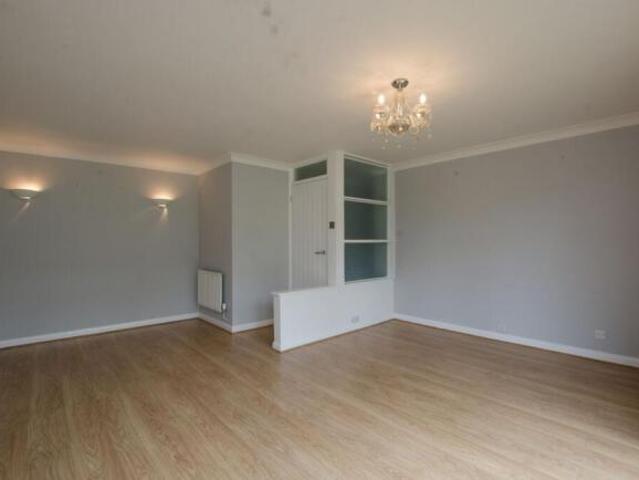 2 bedroom maisonette for sale in Levylsdene, Merrow, Guildford, GU1
