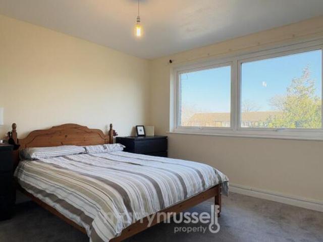 2 bedroom maisonette for sale in Lima Court, Bath Road, Reading, Berkshire, RG1 6NG, RG1
