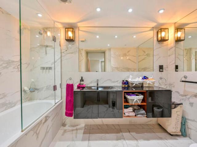 2 bedroom maisonette for sale in Lingfield Road, Wimbledon Village, London, SW19