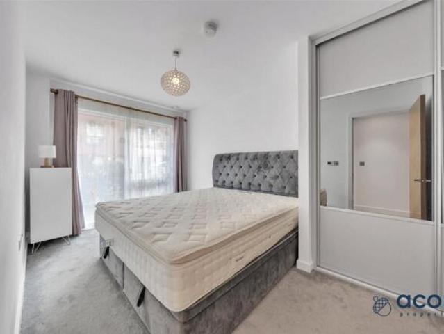 2 bedroom maisonette for sale in Lismore Boulevard, Colindale, London, NW9