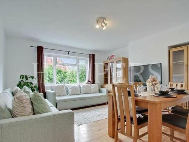 2 Bedroom Maisonette For Sale In London