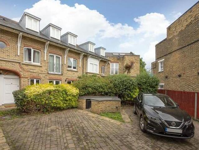 2 Bedroom Maisonette For Sale In London