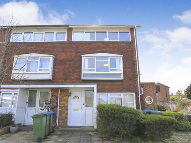 2 Bedroom Maisonette For Sale In London