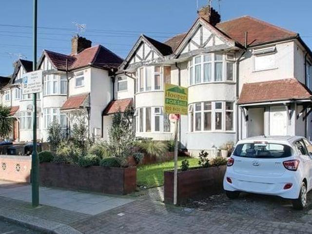 2 Bedroom Maisonette For Sale In London