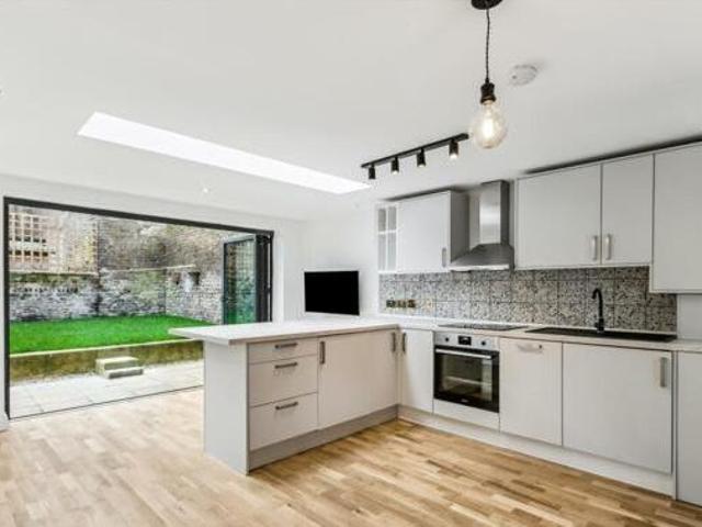 2 Bedroom Maisonette For Sale In London