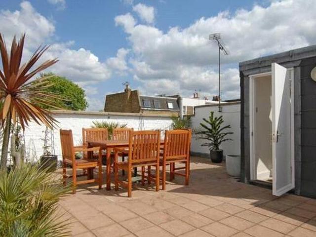 2 Bedroom Maisonette For Sale In London