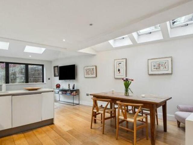 2 Bedroom Maisonette For Sale In London