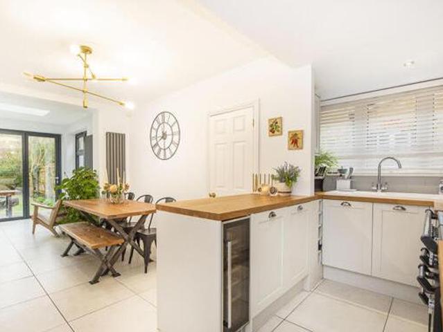 2 Bedroom Maisonette For Sale In London