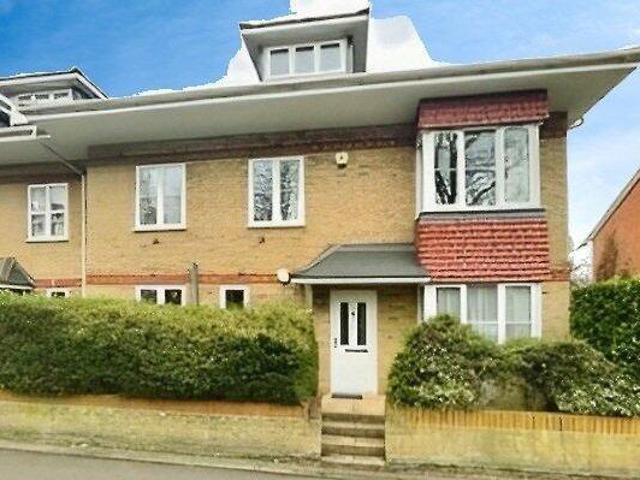 2 Bedroom Maisonette For Sale In London Road