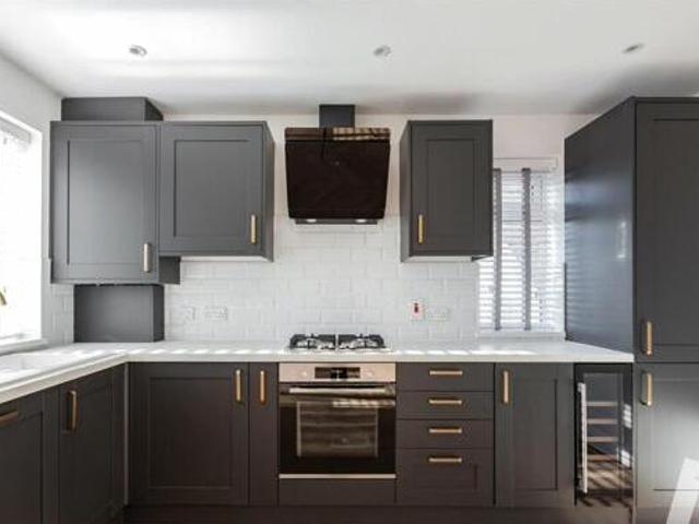 2 Bedroom Maisonette For Sale In Loughton, Essex