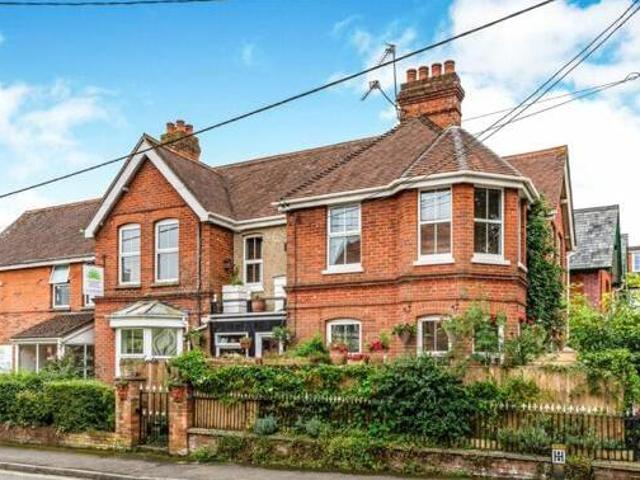 2 Bedroom Maisonette For Sale In Lyndhurst, Hampshire