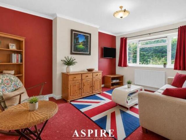 2 bedroom maisonette for sale in Mayfield Gardens, Brentwood, CM14
