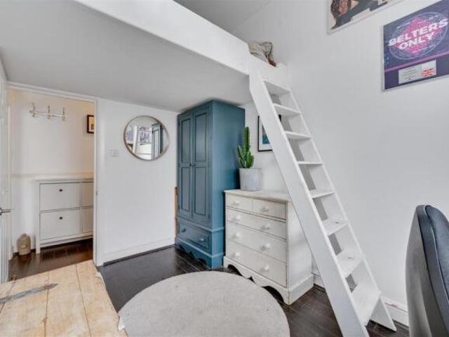 2 bedroom maisonette for sale in Minet Avenue, Harlesden, NW10