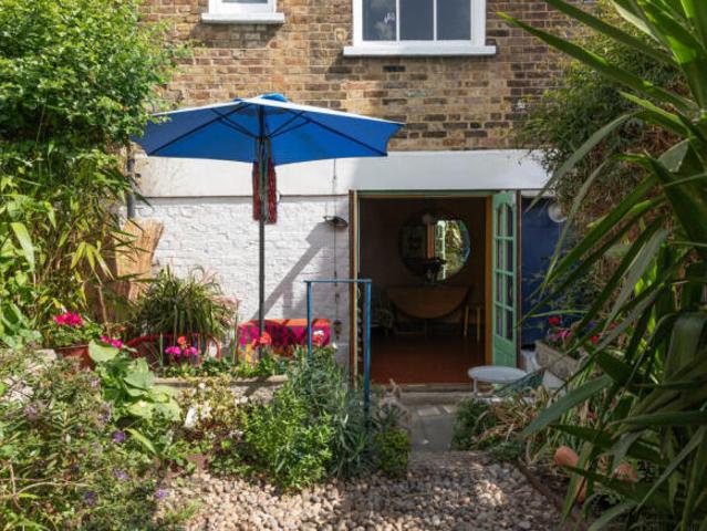 2 bedroom maisonette for sale in Minet Road, London SW9