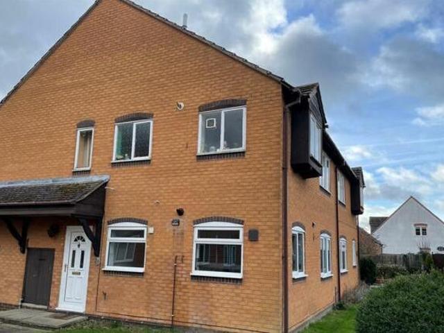 2 Bedroom Maisonette For Sale In Middle Littleton