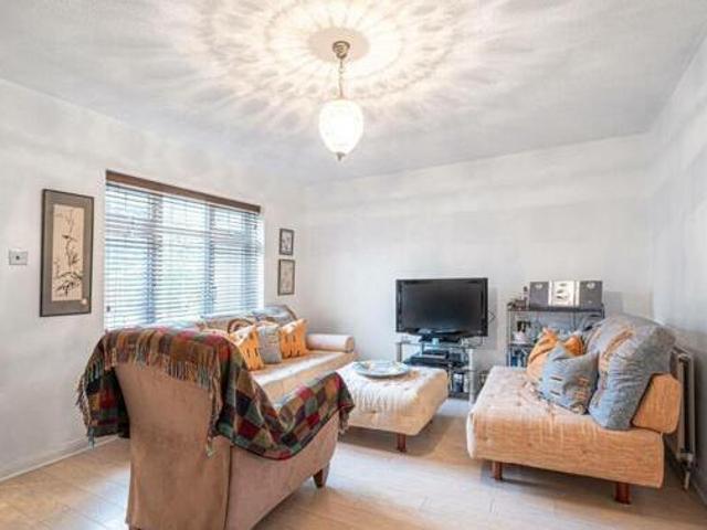 2 Bedroom Maisonette For Sale In Mill Hill, London