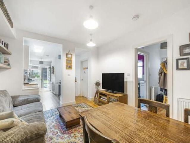 2 Bedroom Maisonette For Sale In Mill Hill, London