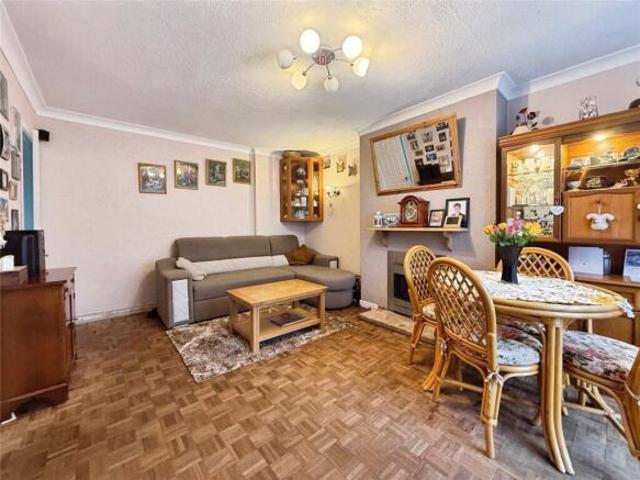 2 bedroom maisonette for sale in Mowbray Drive, Tilehurst, Reading, RG30